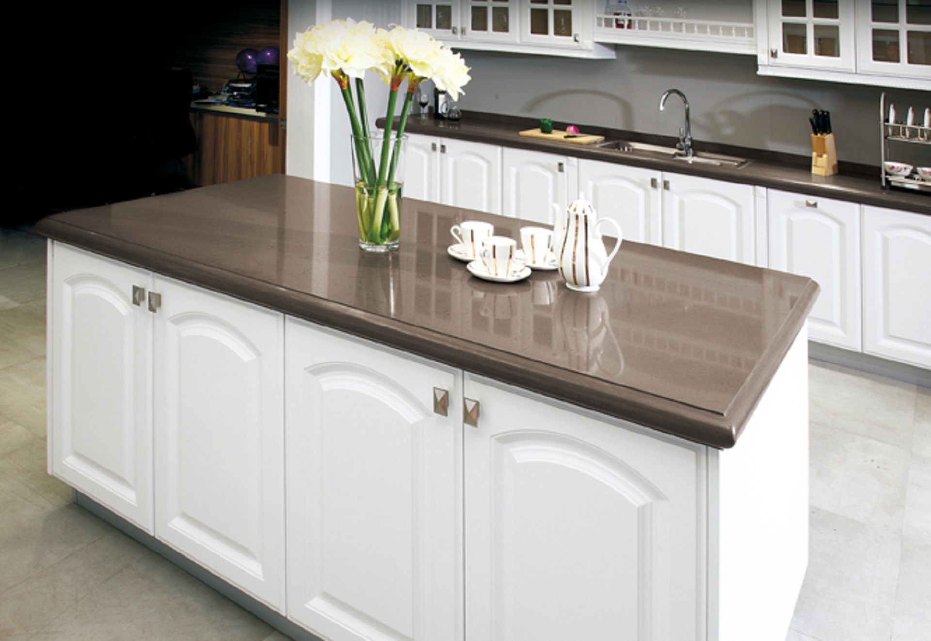 Marron Mocha | Rich Brown Quartz Slab Kitchens & Bathrooms in London ...