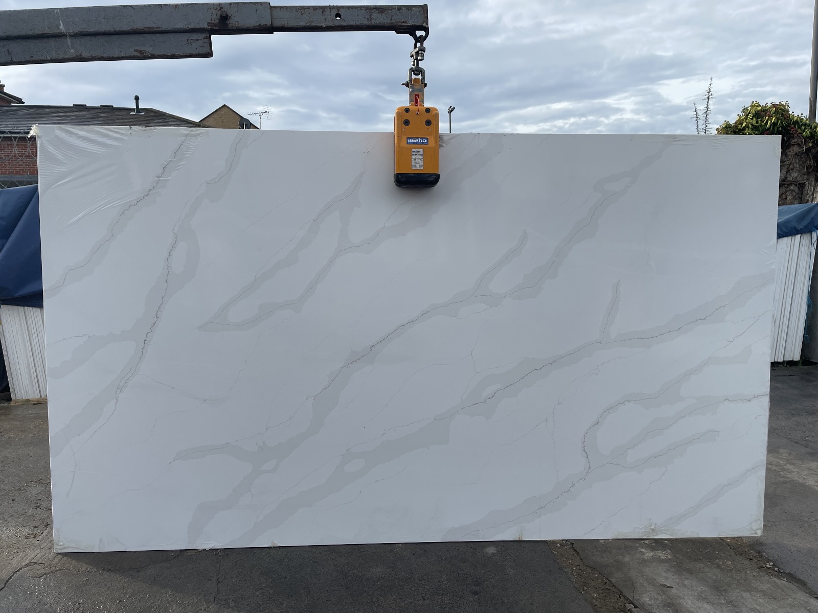 Calacatta Auric Quartz | Elegant Gold Veined Stone for Kitchens ...